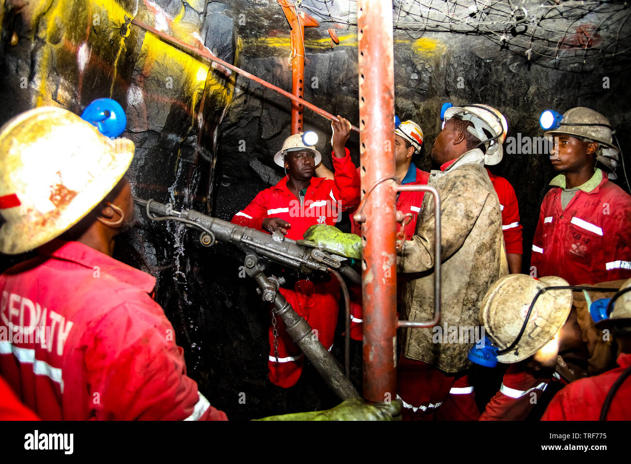 African miner underground hi-res stock photography and images - Alamy