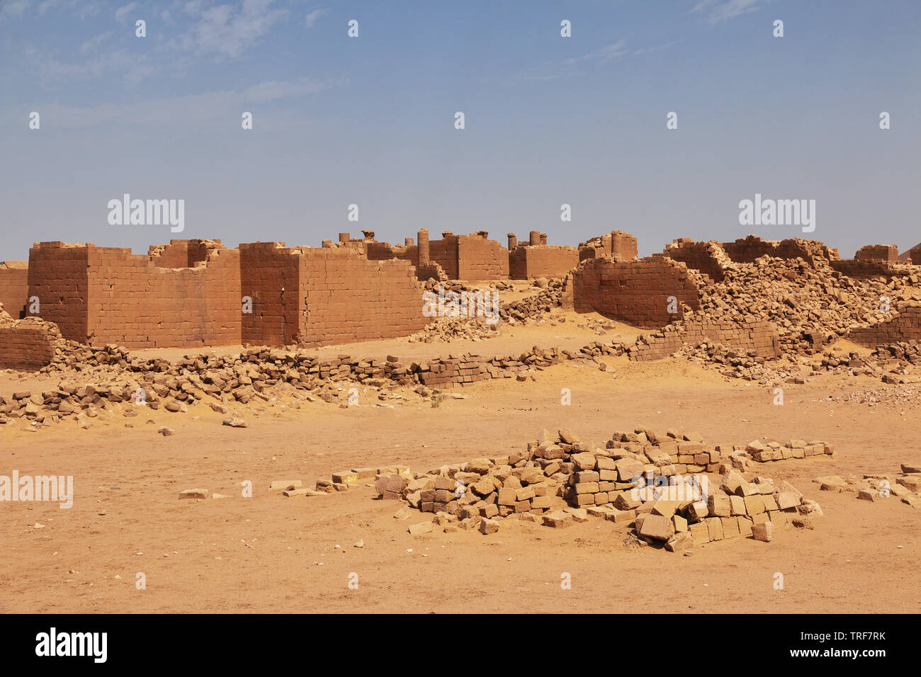 Kingdom Kush - the ruins of the Temple in the desert of the Sudan Stock ...