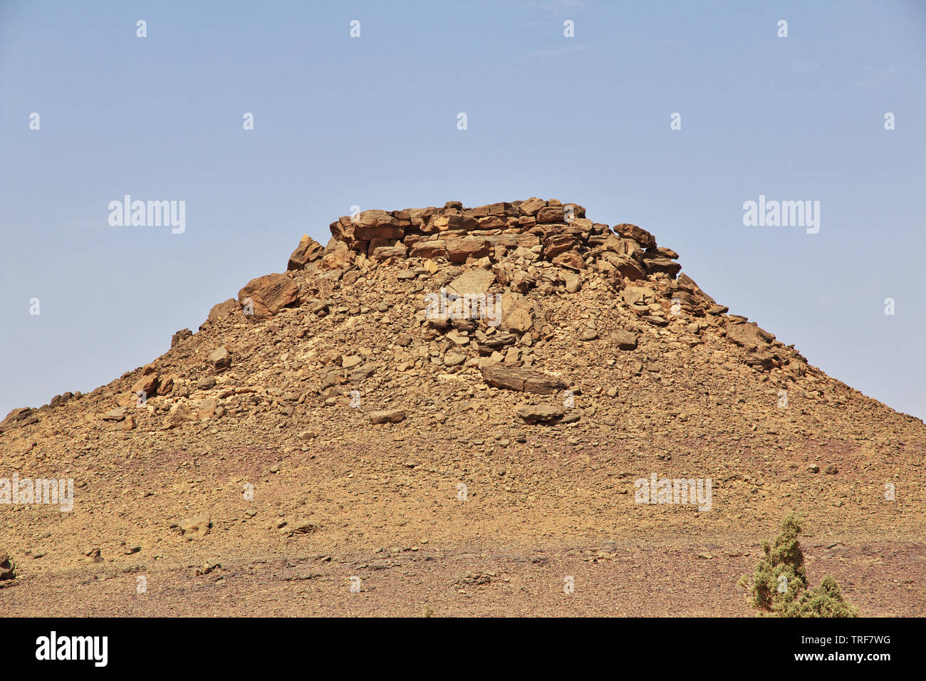 Kingdom Kush - the ruins of the Temple in the desert of the Sudan Stock ...