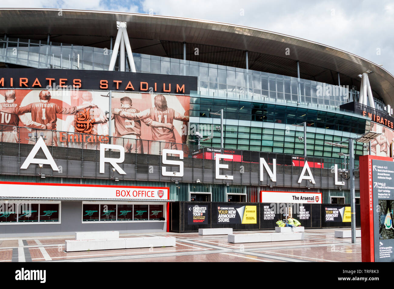 Arsenal gunners football club hi-res stock photography and images - Alamy