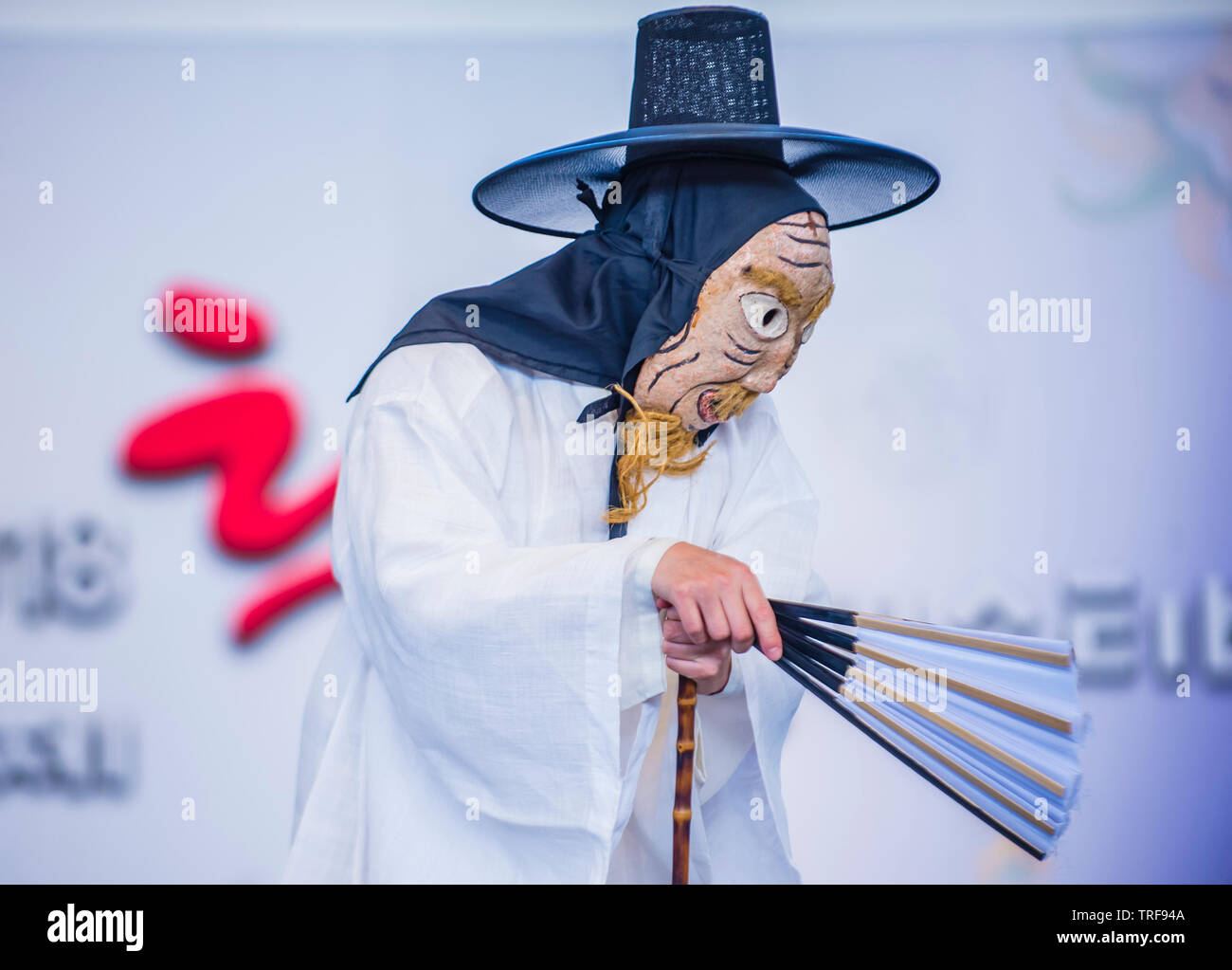 Actor performing the traditinal Korean Maskdance at Andong South Korea ...