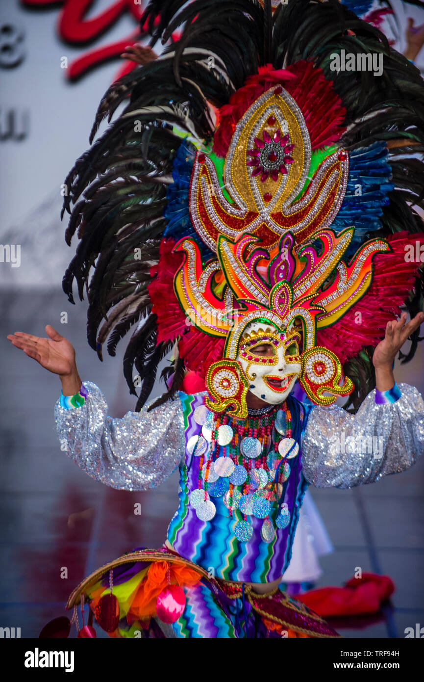 Traditional filipino folk dance hi-res stock photography and images - Alamy