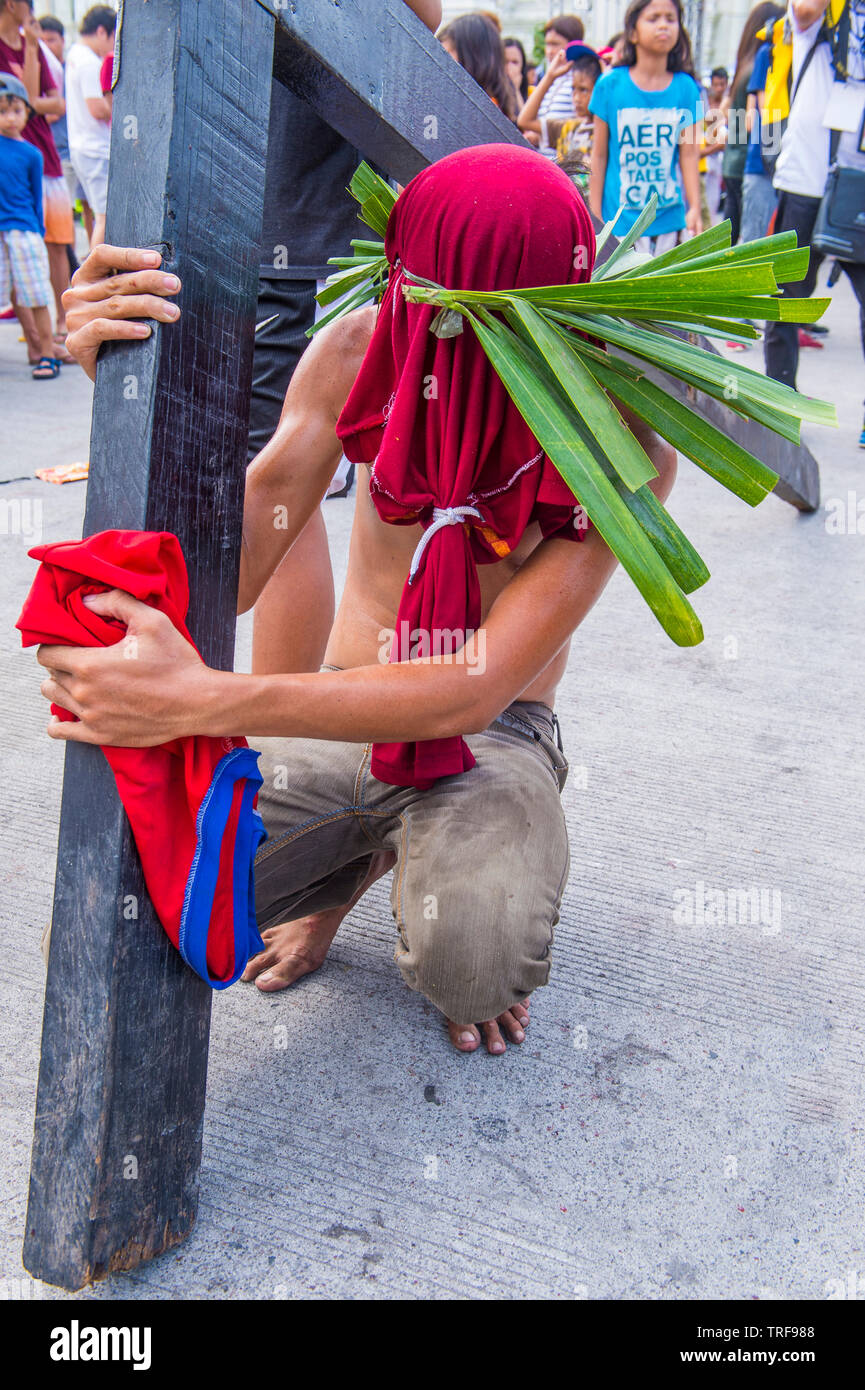 Filippino Participant in a Good Friday crucifixion re-enactment in ...