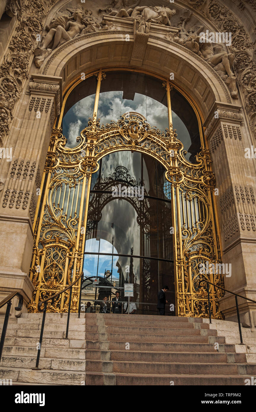 Golden gate petit palais paris hi-res stock photography and images - Alamy