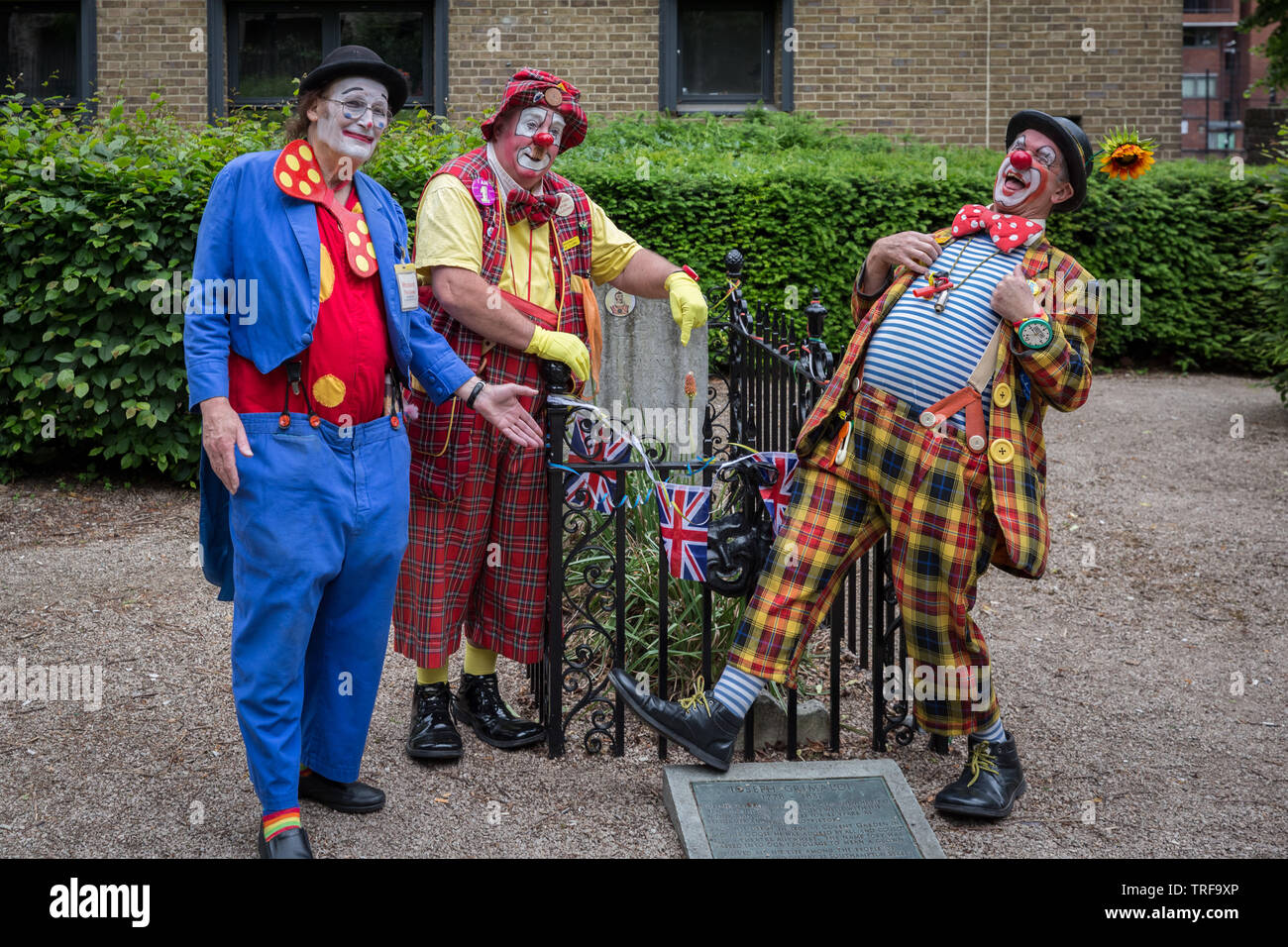 Annual Joseph Grimaldi Clown Memorial Day gathering at his grave in ...