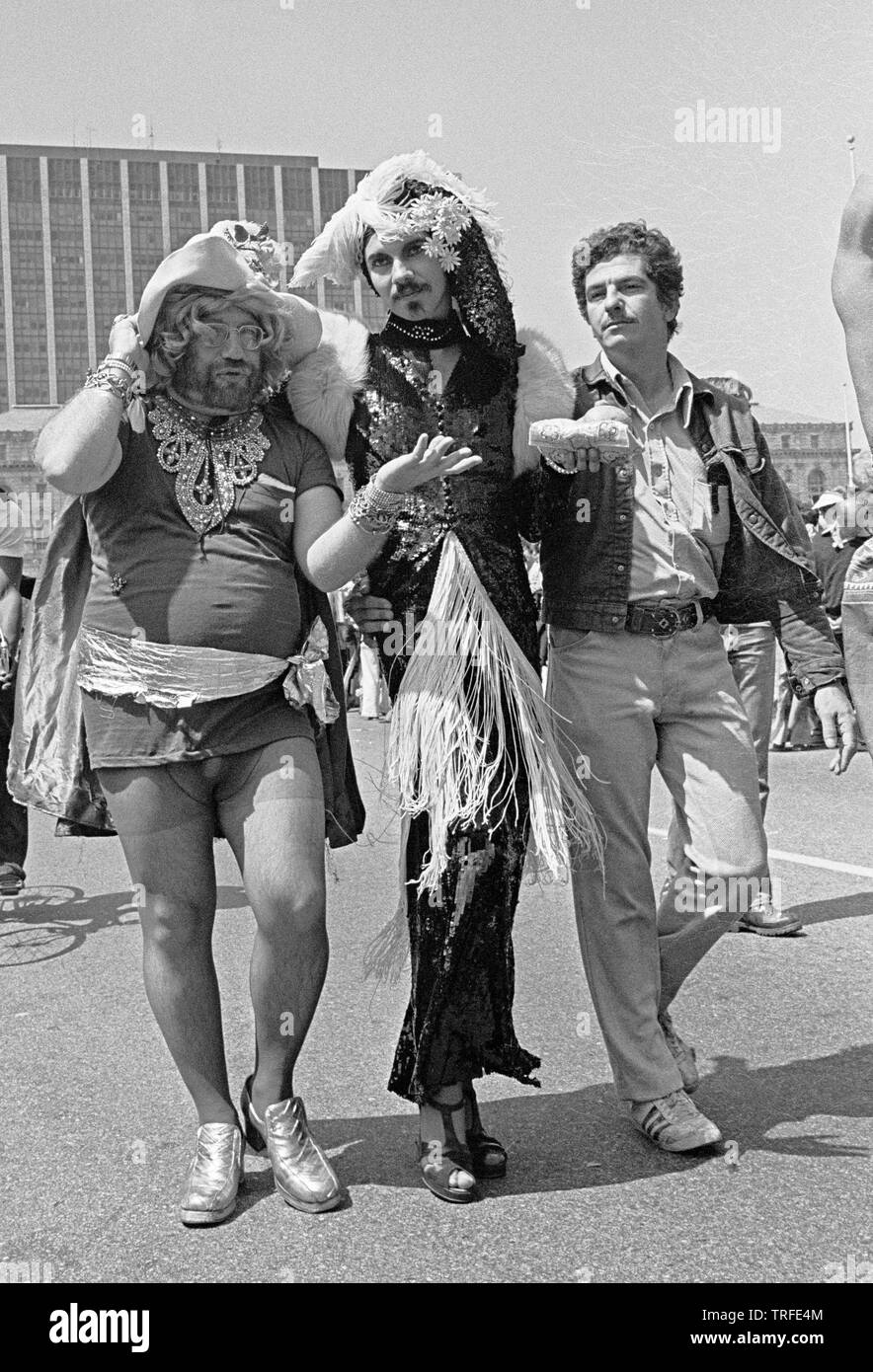 Gay pride march 1970s hi-res stock photography and images - Alamy