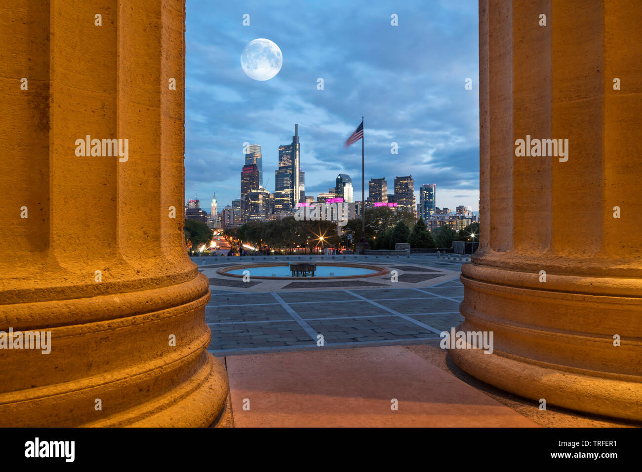 IONIC COLUMNS PHILADELPHIA MUSEUM OF ART DOWNTOWN SKYLINE PHILADELPHIA ...