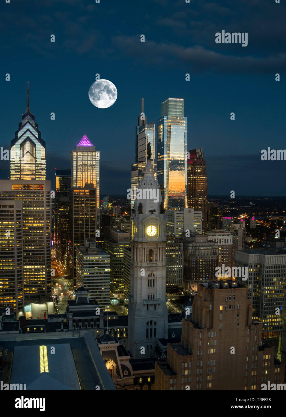 Full moon above cities hi-res stock photography and images - Alamy