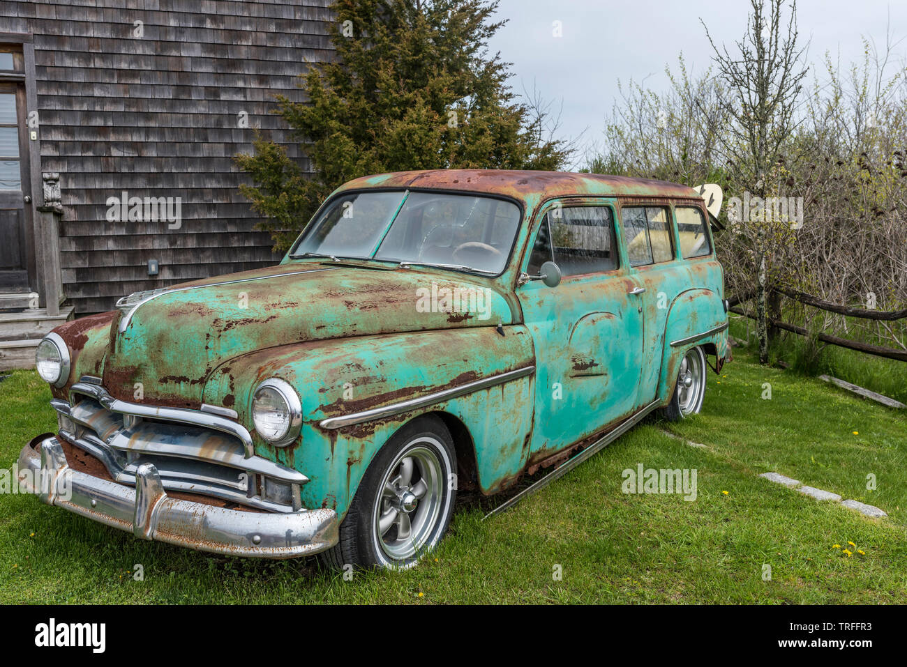 green old classic car rusting away Stock Photo - Alamy