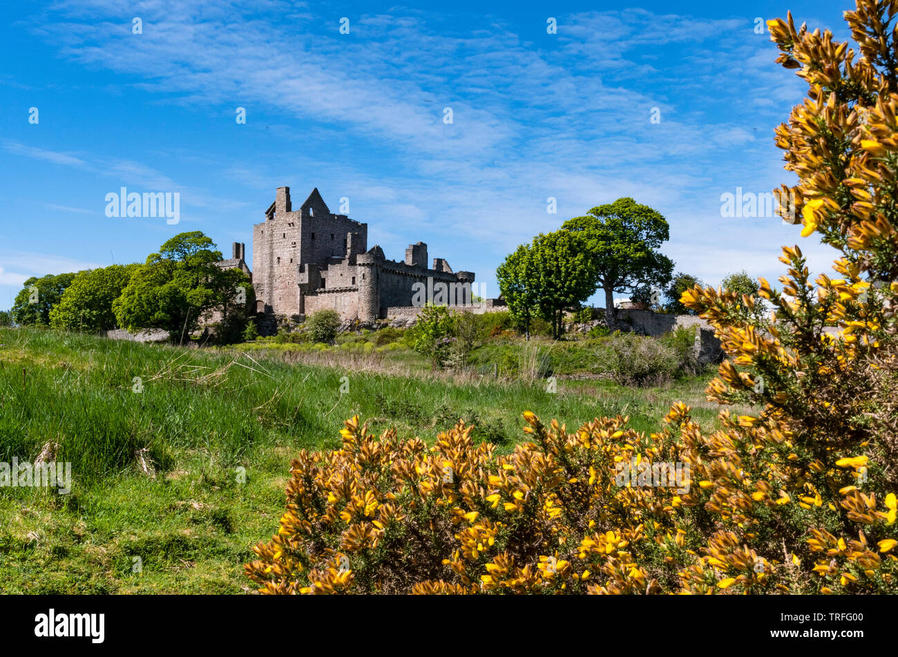 Craigmillar castle hi-res stock photography and images - Alamy
