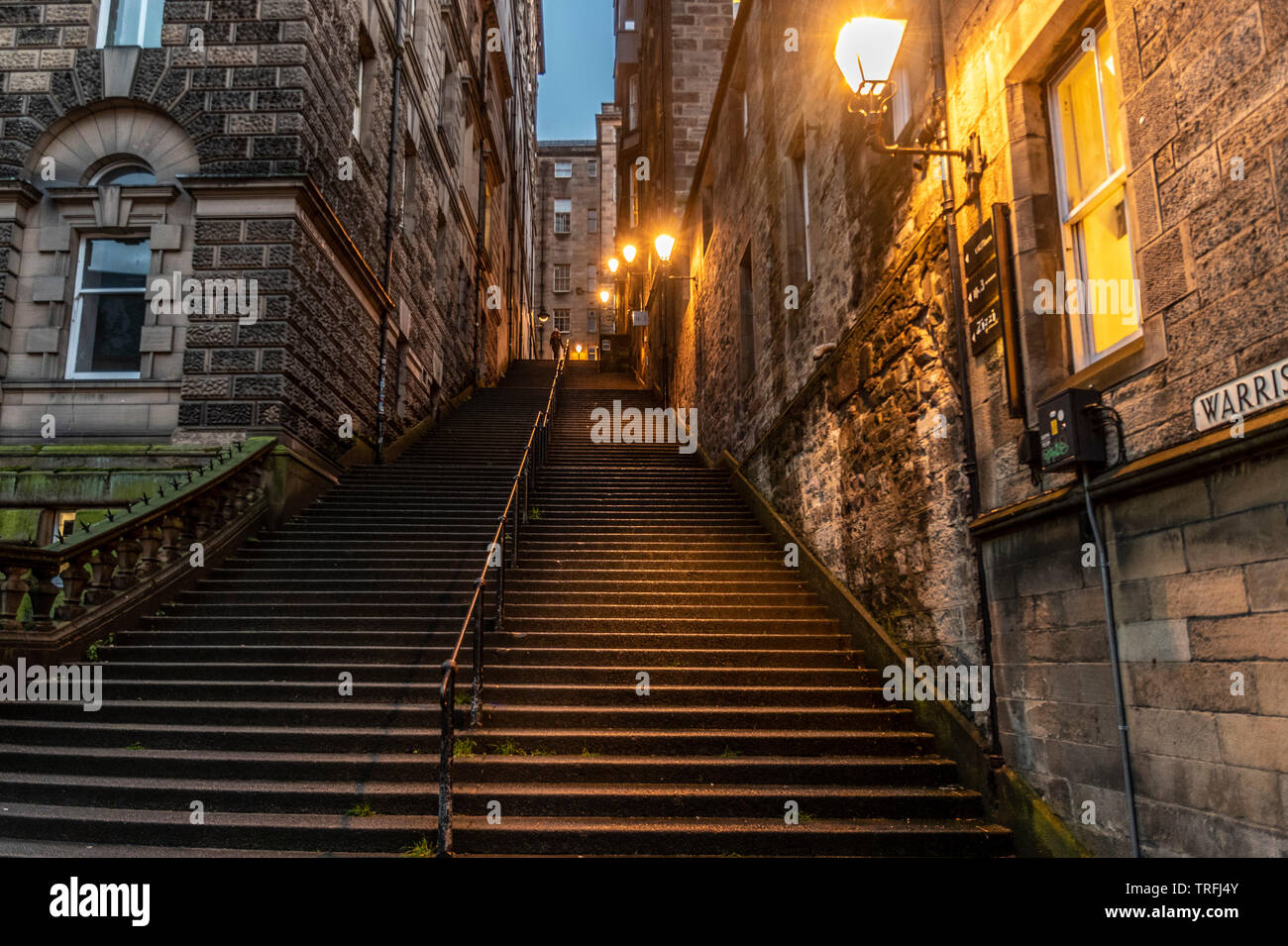 Old closes edinburgh hi-res stock photography and images - Alamy