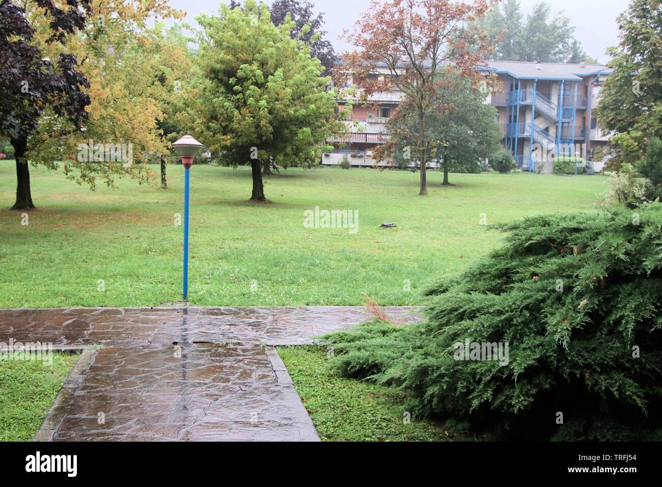 park on a rainy day Stock Photo - Alamy