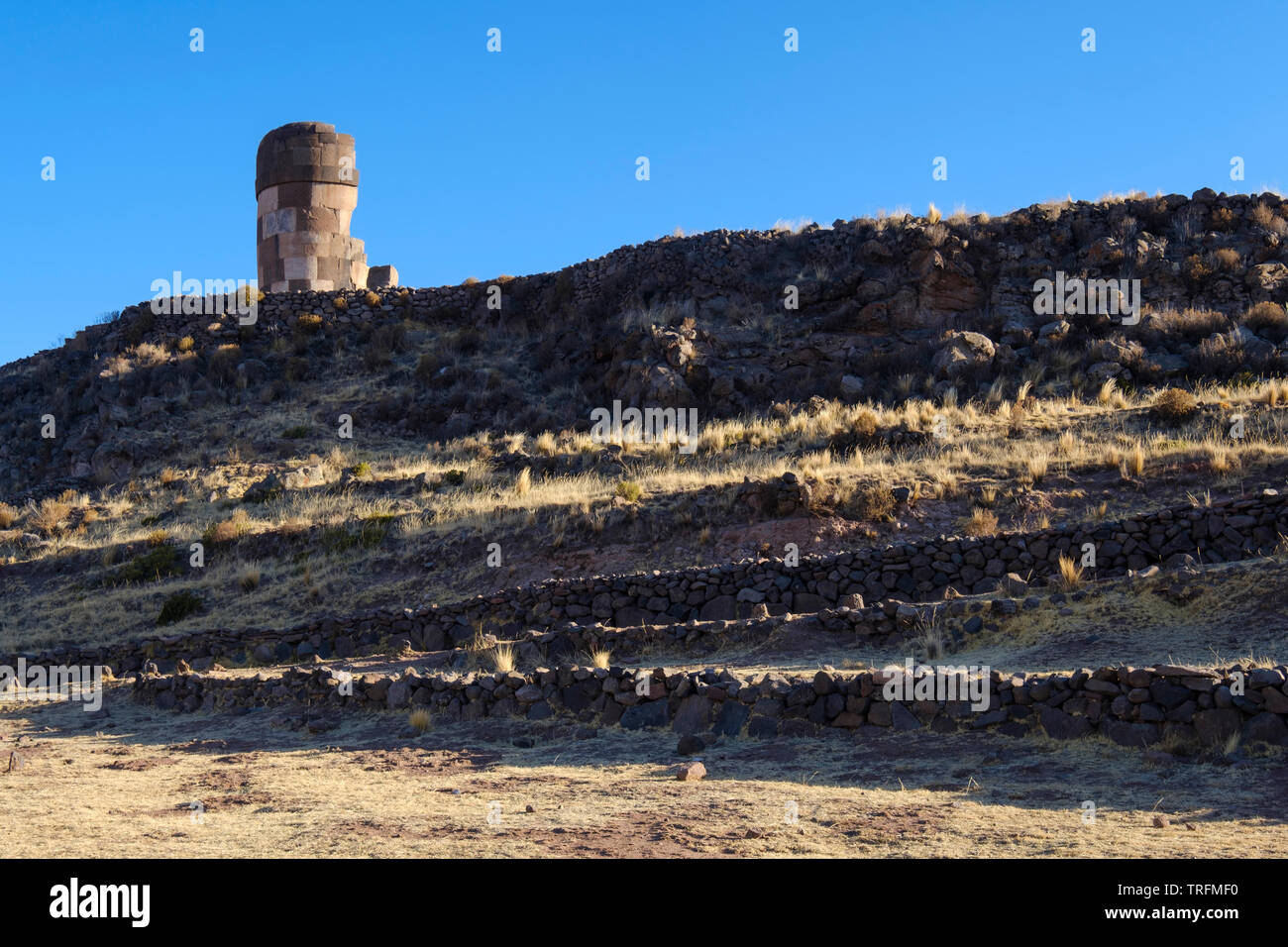 Impressive pre-Inca burial tower called chullpa at Sillustani, Puno ...