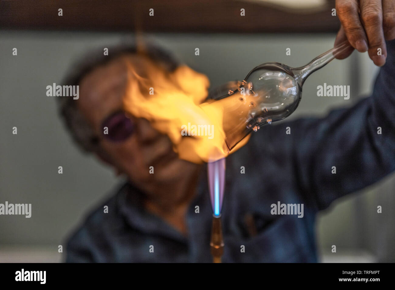 Macro glass blower working on hi-res stock photography and images - Alamy