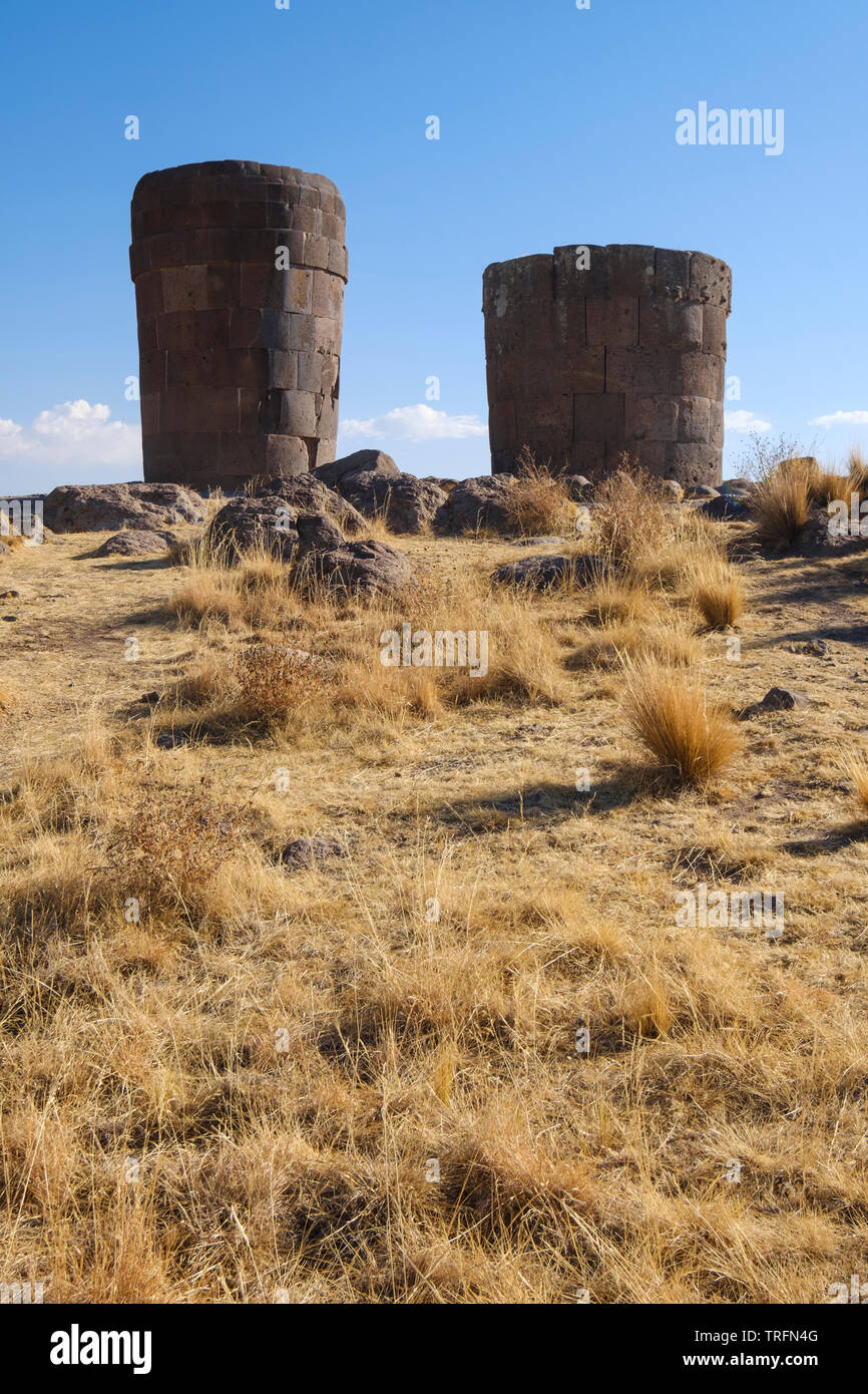 Impressive pre-Inca burial towers called chullpas at Sillustani, Puno ...