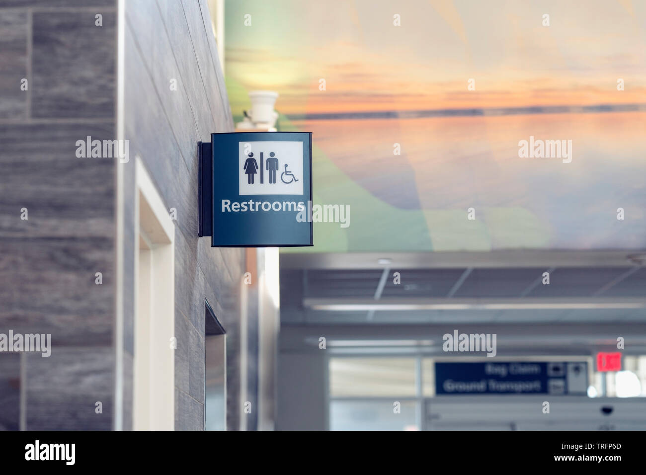Airport toilet sign hi-res stock photography and images - Alamy