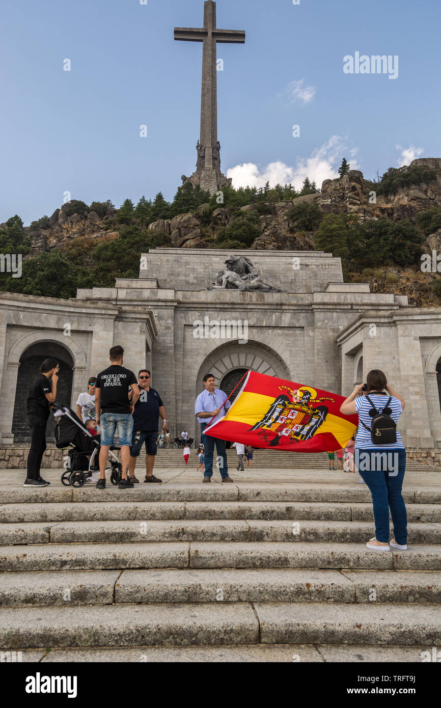 Francoist flag hi-res stock photography and images - Alamy