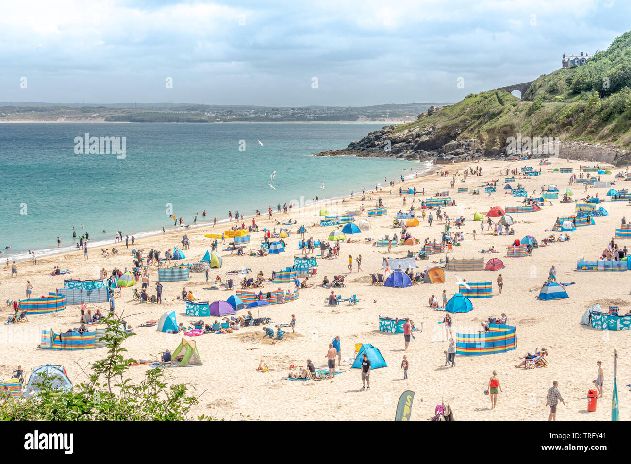 Busy beaches in cornwall hi-res stock photography and images - Alamy