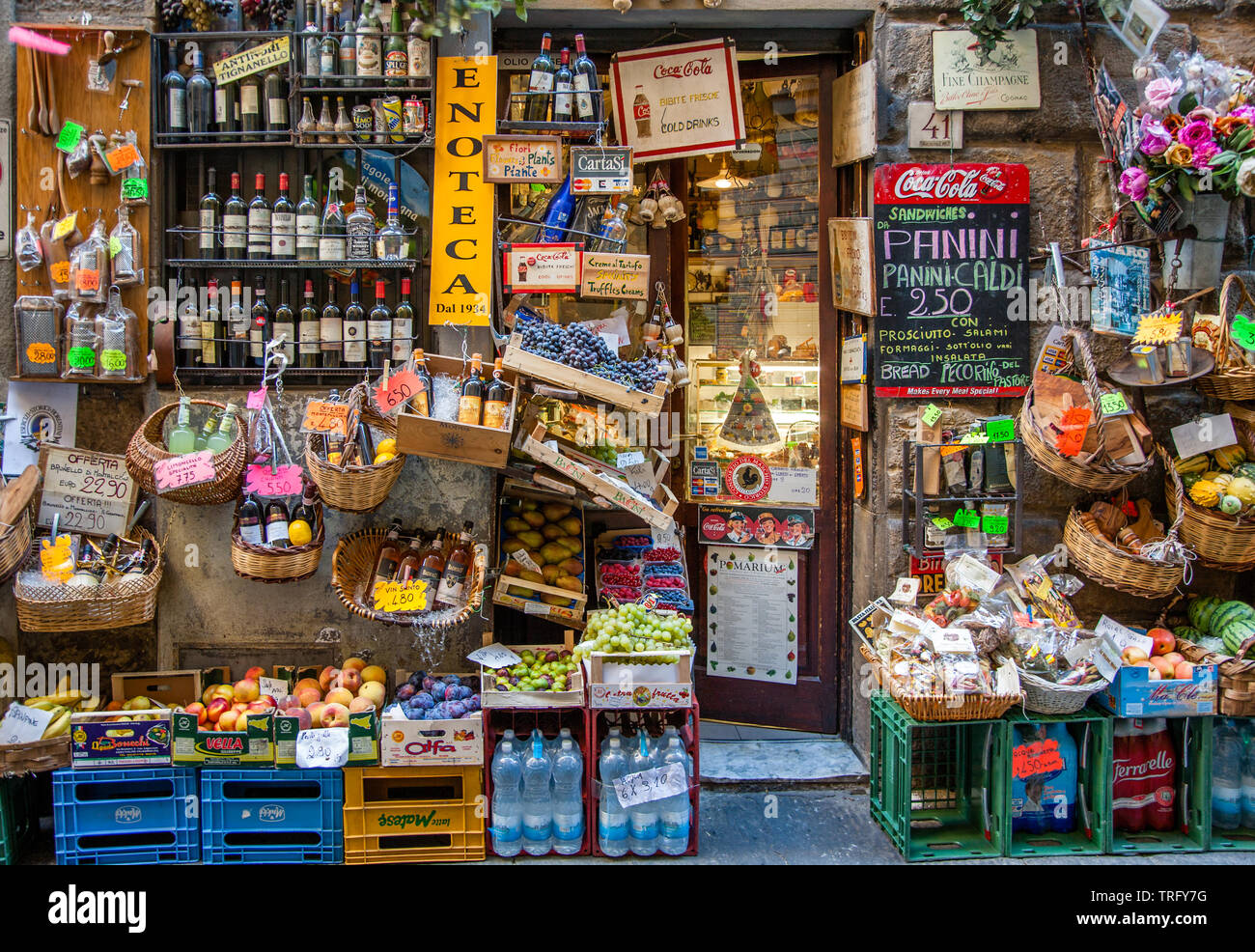 Italian grocers hi-res stock photography and images - Alamy