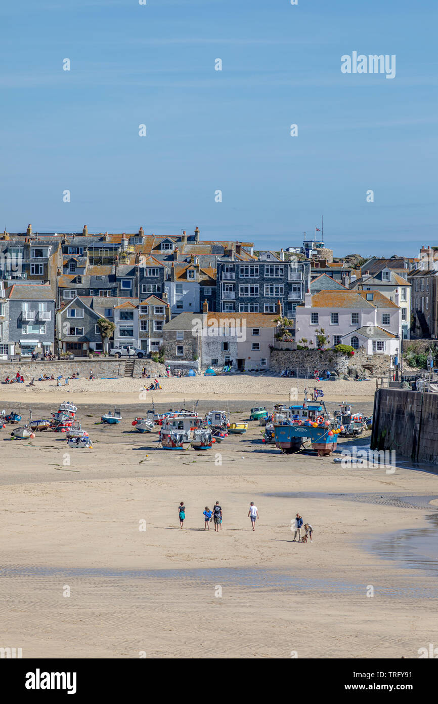 St Ives seaside town in Cornwall, England with seal wall, harbour, town ...