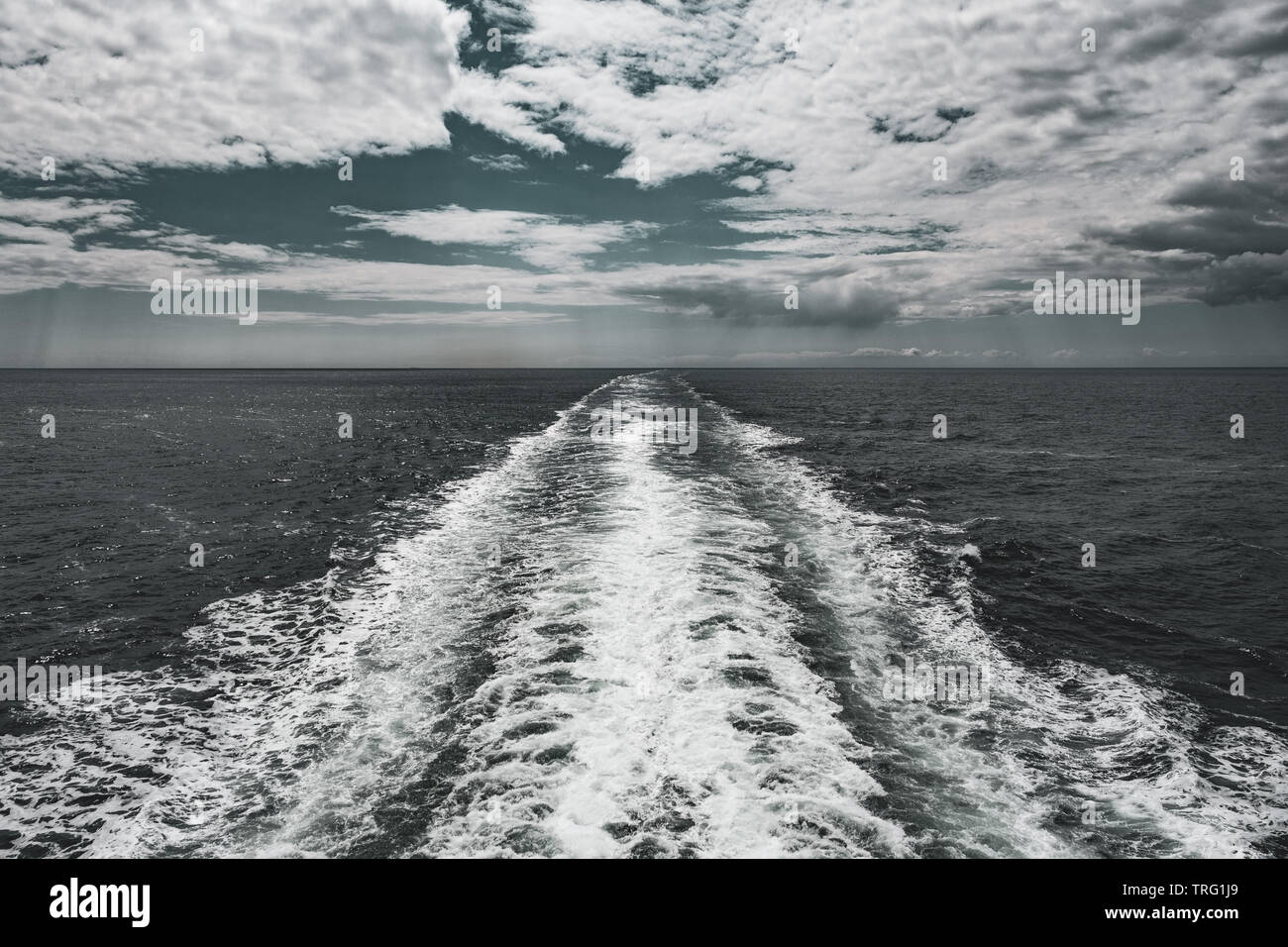 English channel ships hi-res stock photography and images - Alamy