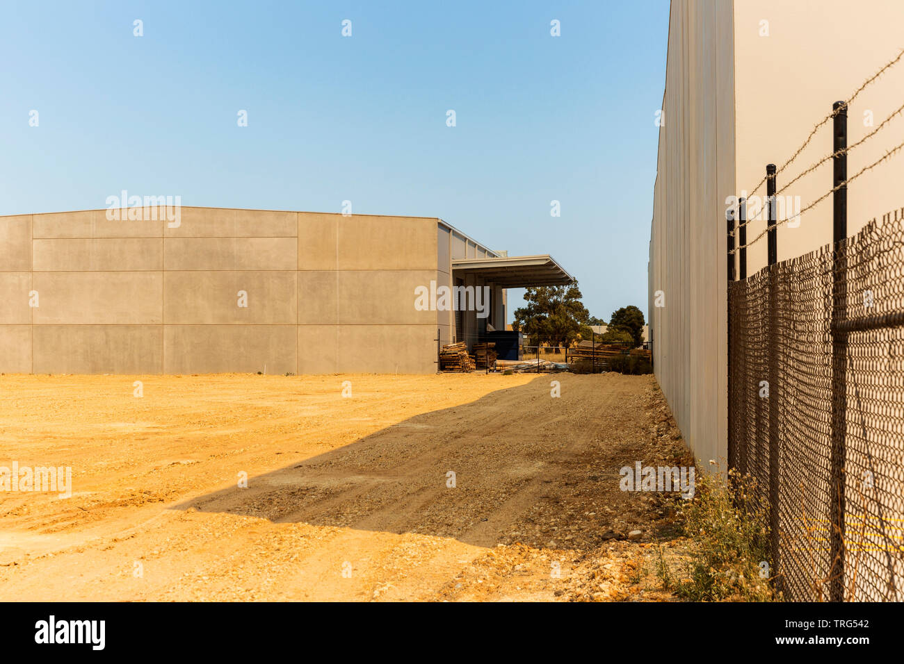 Exterior walls standing hi-res stock photography and images - Alamy