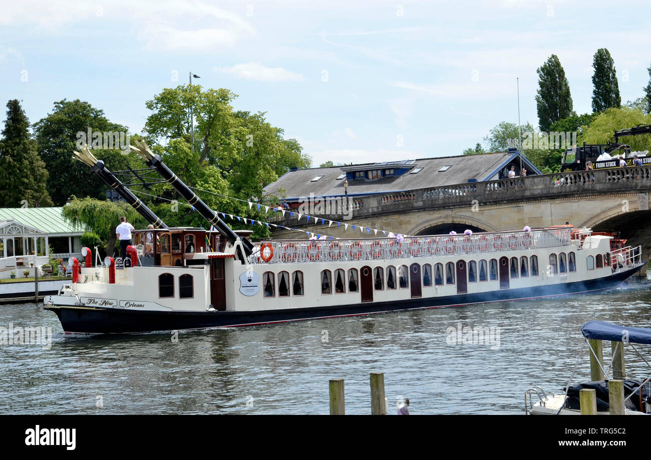 Thames paddle steamer boat hi-res stock photography and images - Alamy