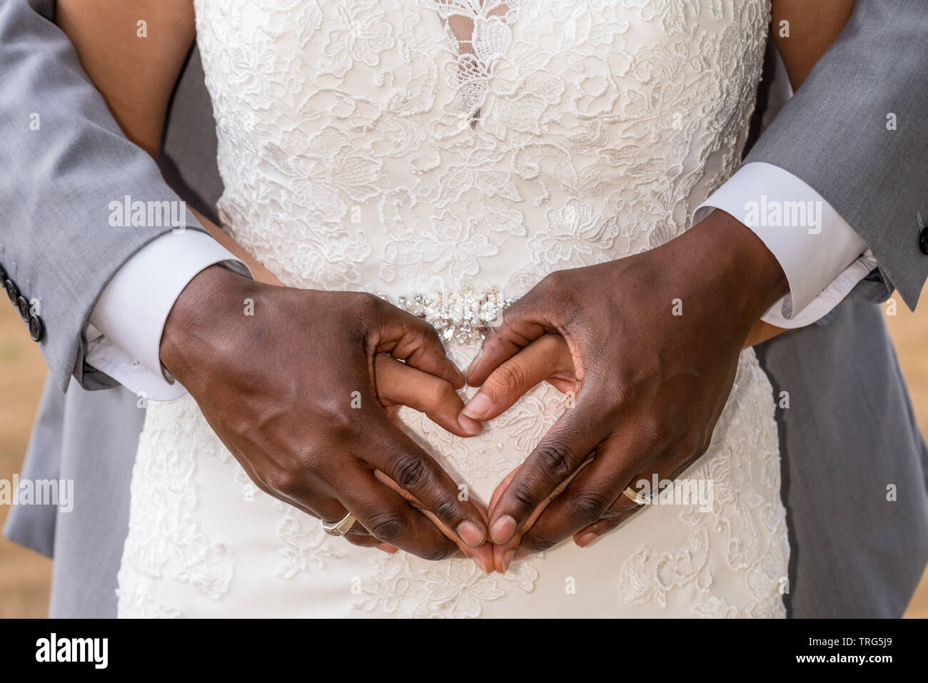 Heart hands couple love hi-res stock photography and images - Alamy