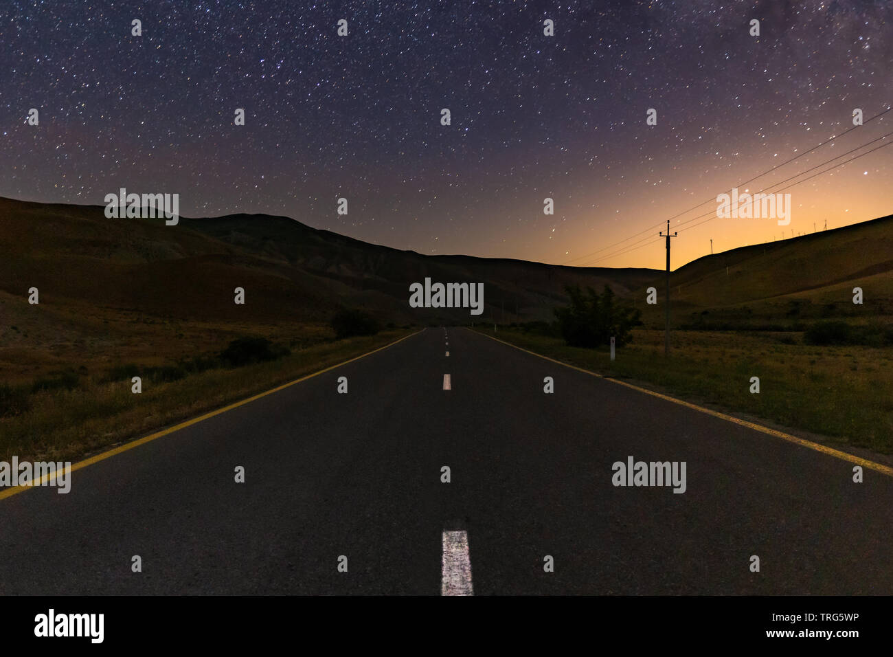 Empty road night hi-res stock photography and images - Alamy