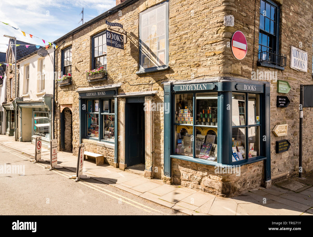 Quaint book shop hi-res stock photography and images - Alamy