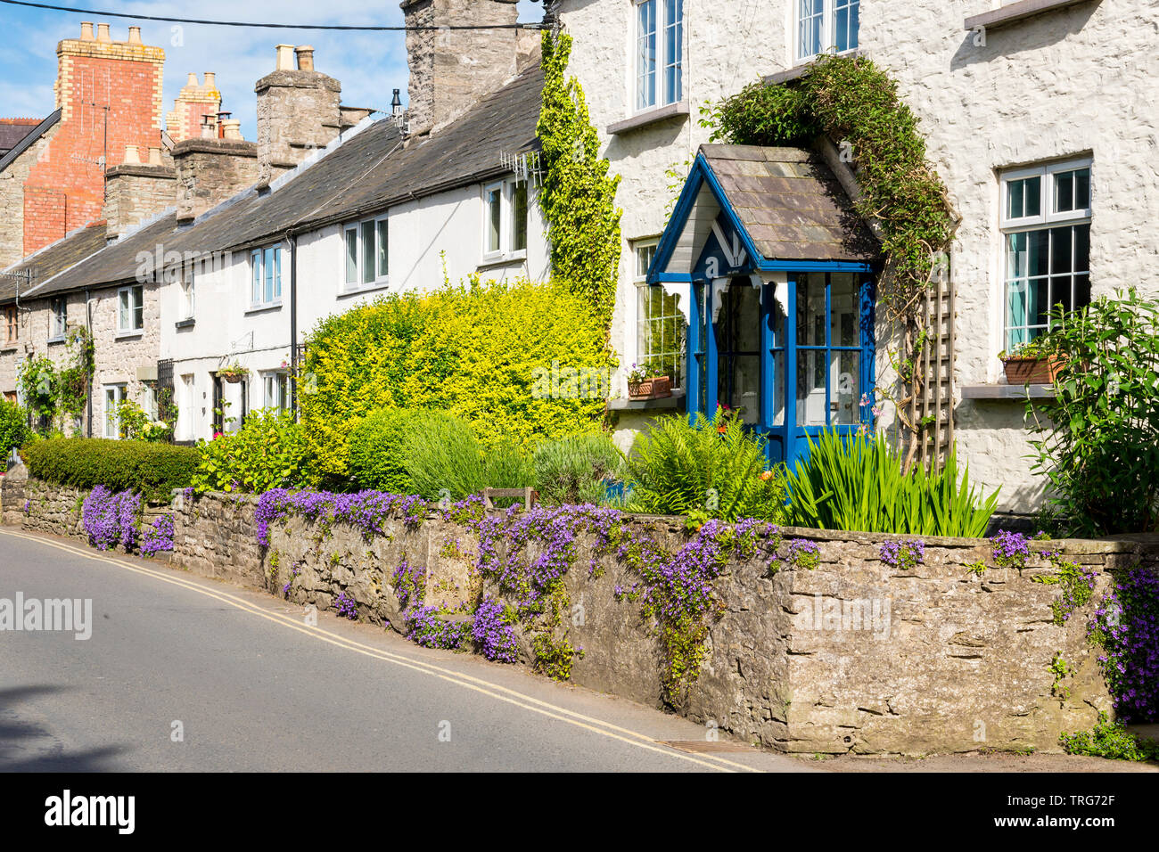 Hay cottages hi-res stock photography and images - Alamy