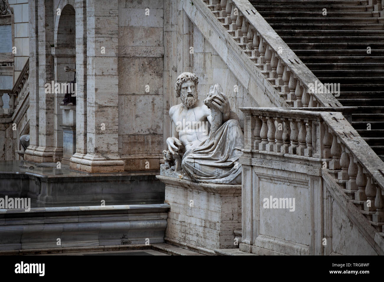 River god sculpture hi-res stock photography and images - Alamy