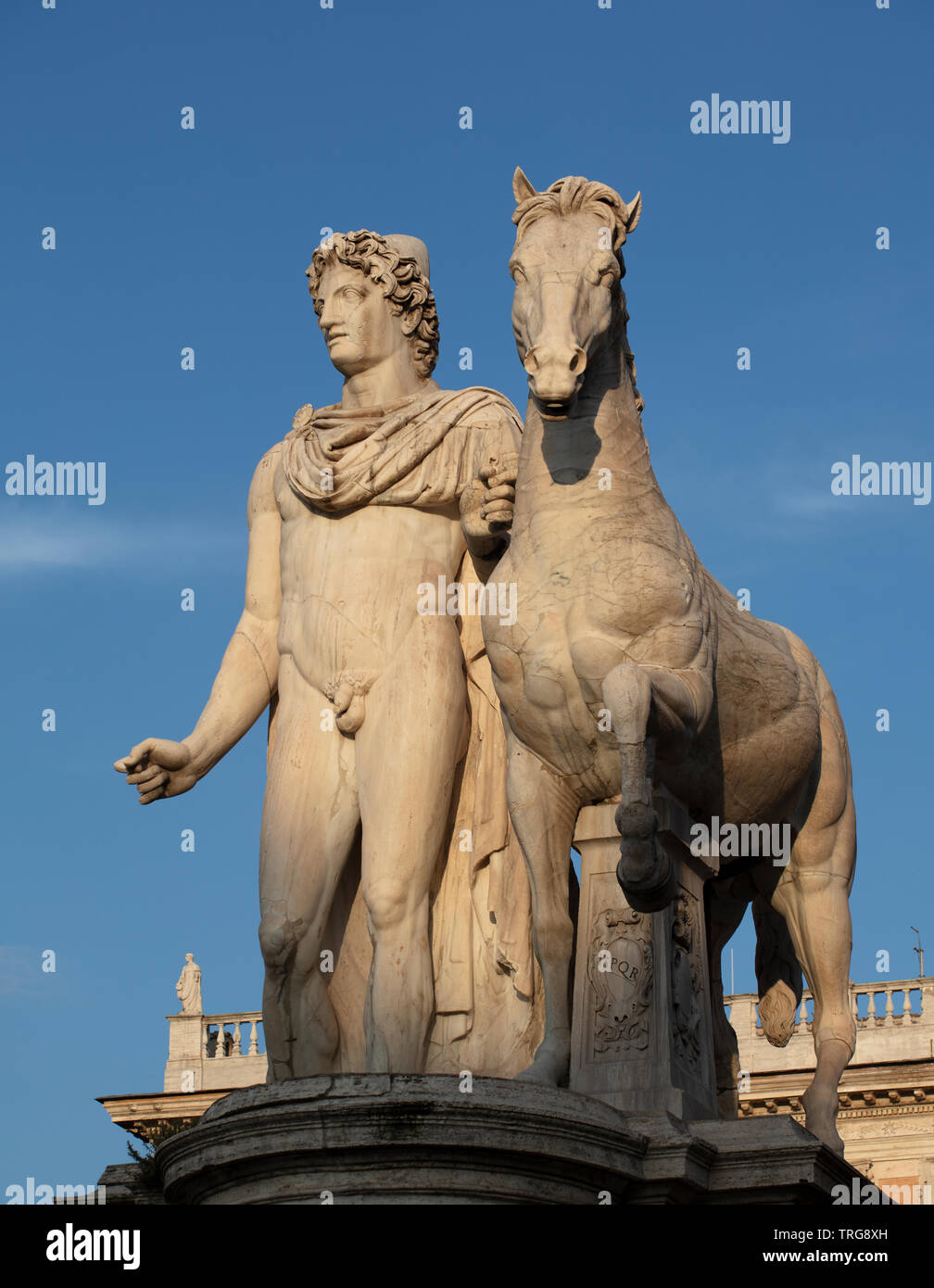 Ancient roman statue sunset hi-res stock photography and images - Alamy