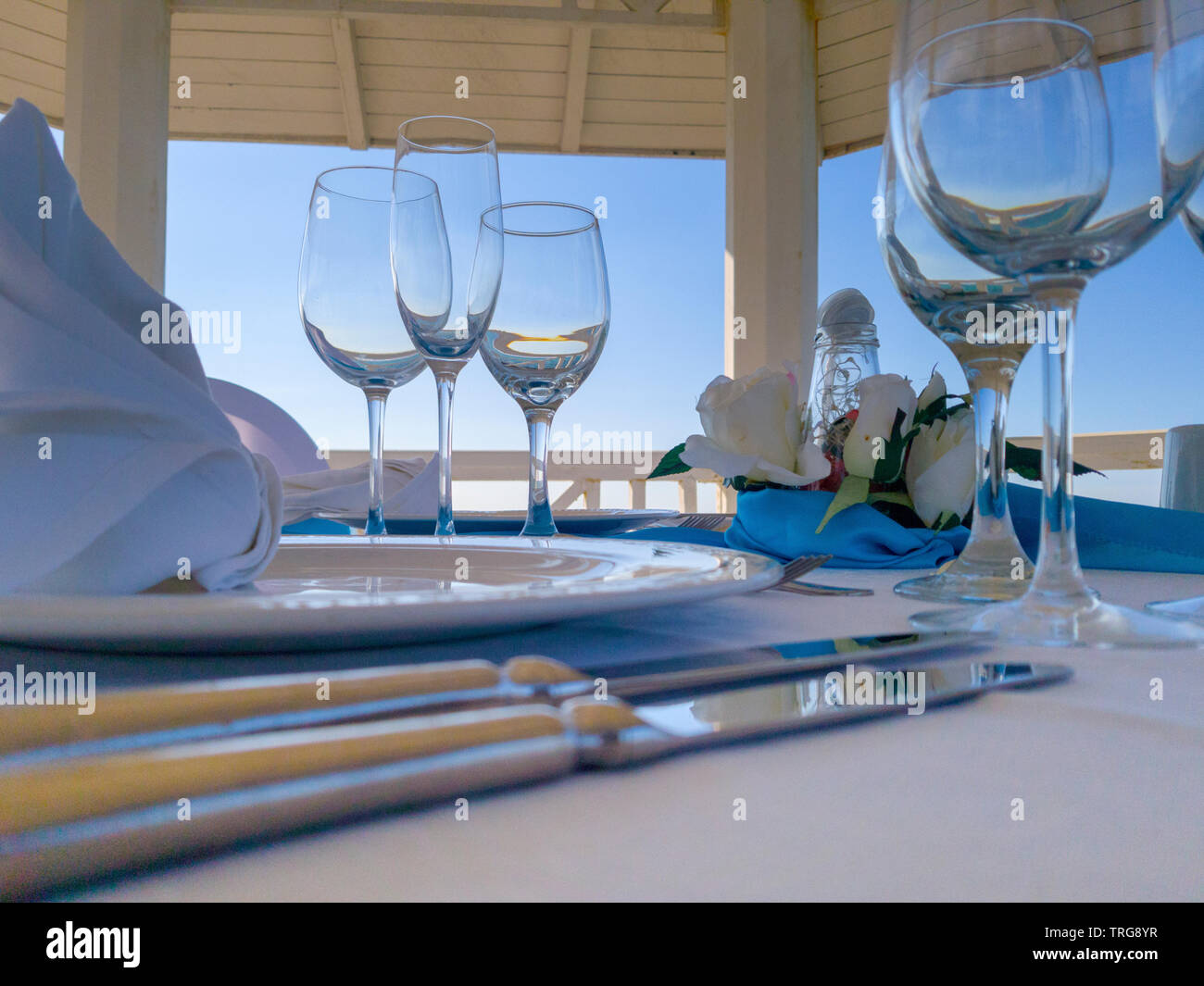 Hotel restaurant space tables hi-res stock photography and images - Alamy