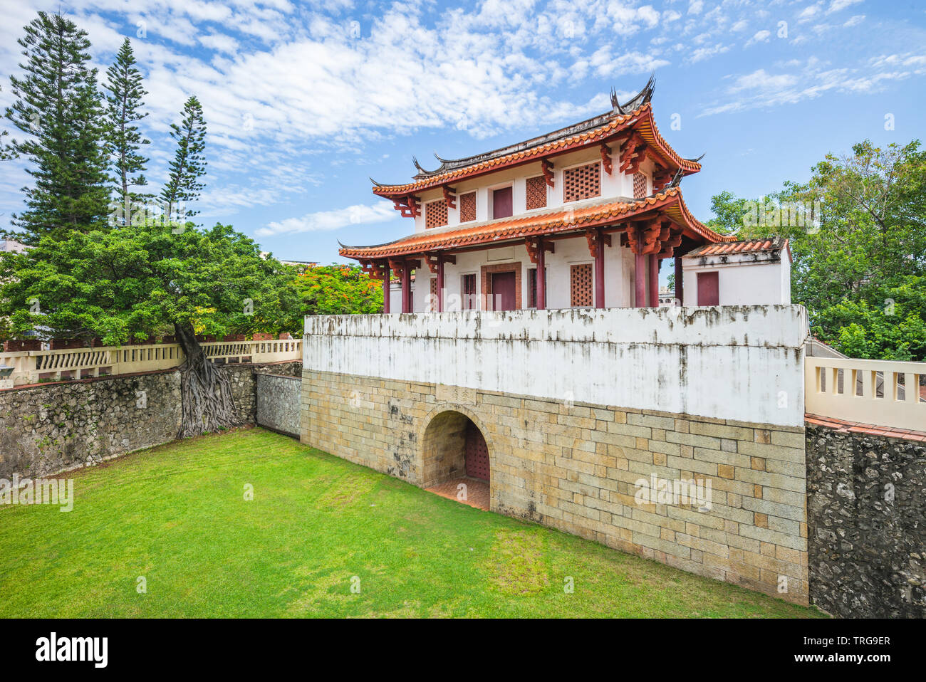 Former palace gate hi-res stock photography and images - Alamy
