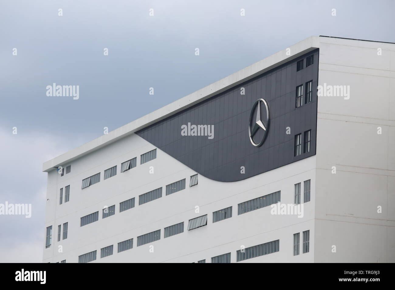 Mercedes benz factory hi-res stock photography and images - Alamy