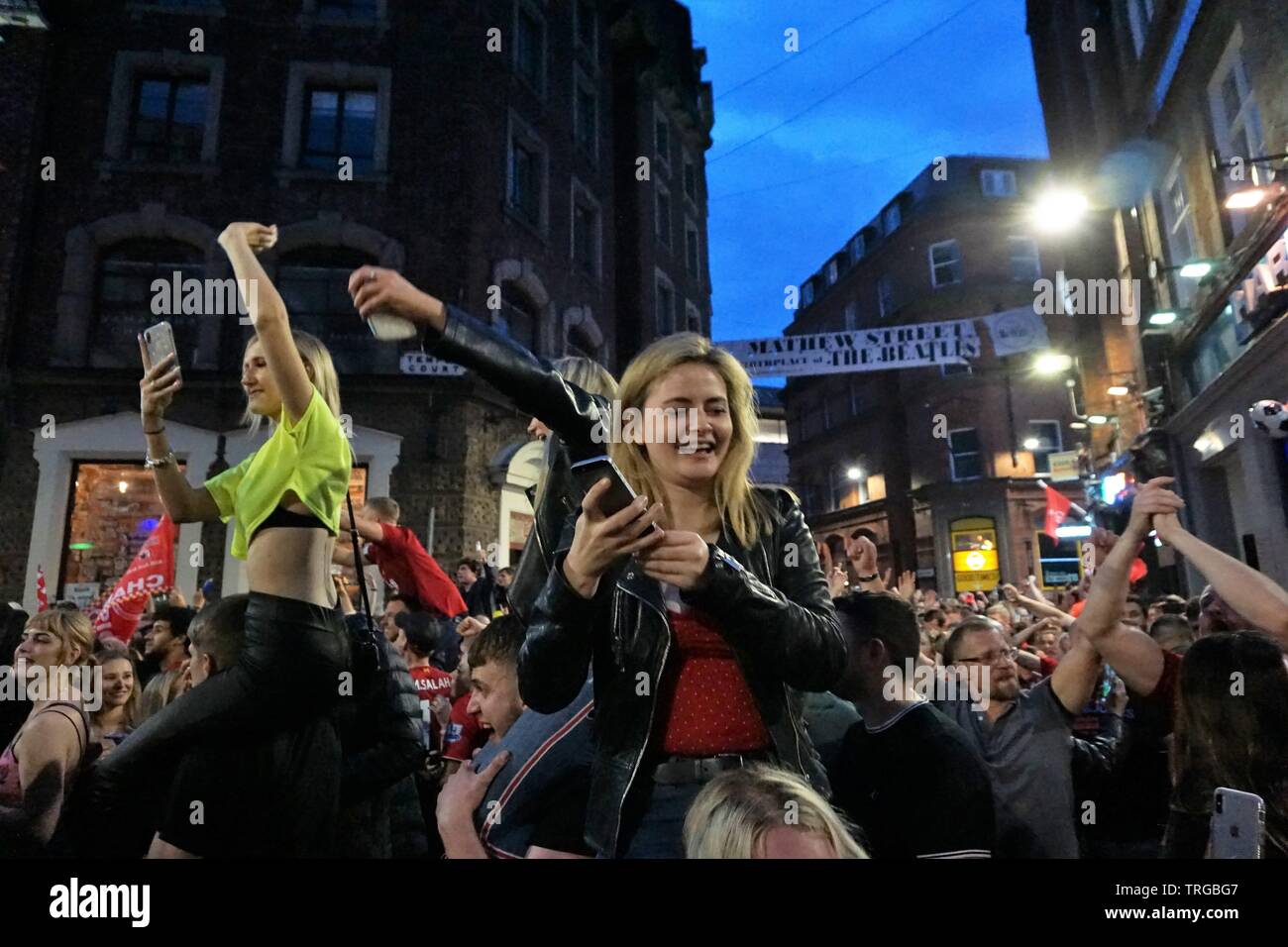 Liverpool fans celebrate Liverpool winning the Champions League Final ...