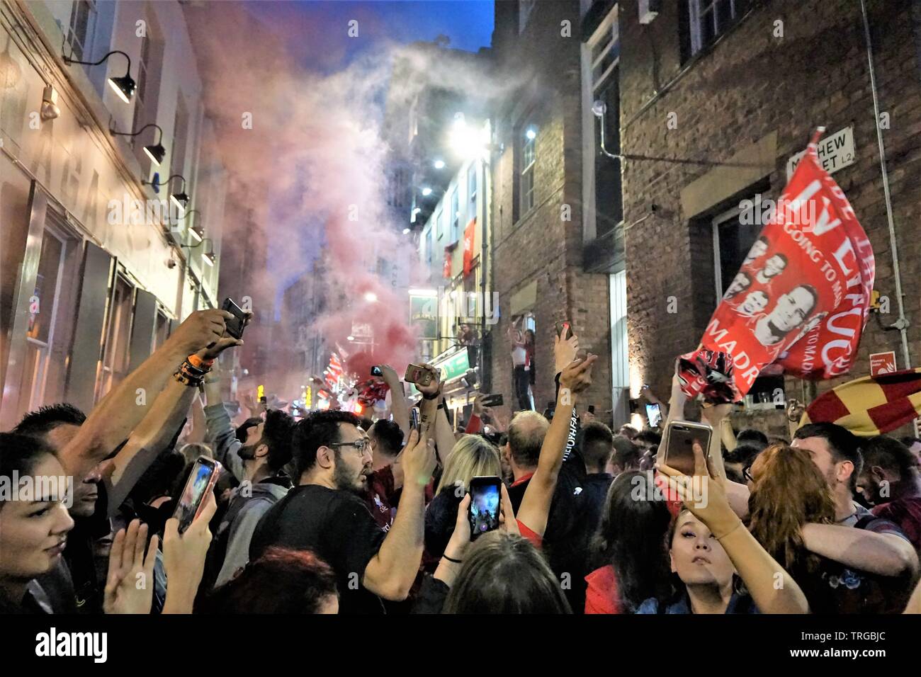 Liverpool fans celebrate Liverpool winning the Champions League Final ...
