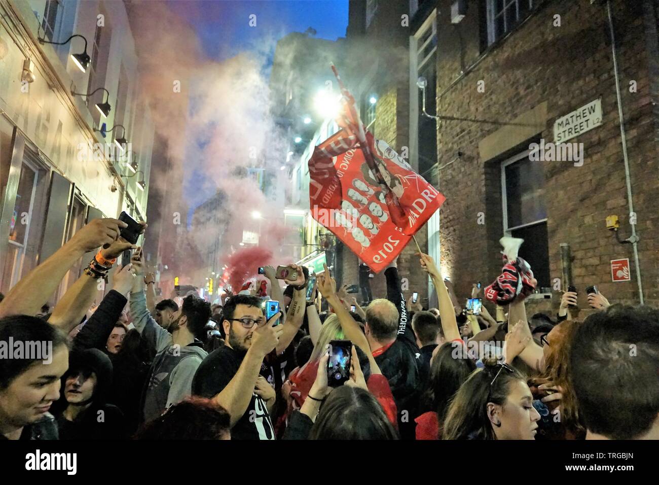Liverpool fans celebrate Liverpool winning the Champions League Final ...