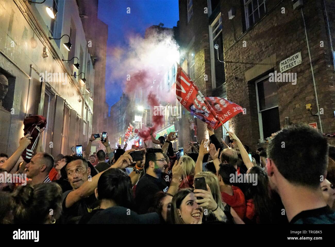 Liverpool fans celebrate Liverpool winning the Champions League Final ...