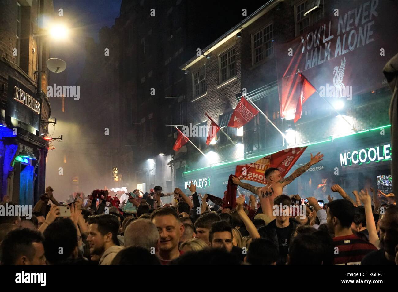 Liverpool fans celebrate Liverpool winning the Champions League Final ...