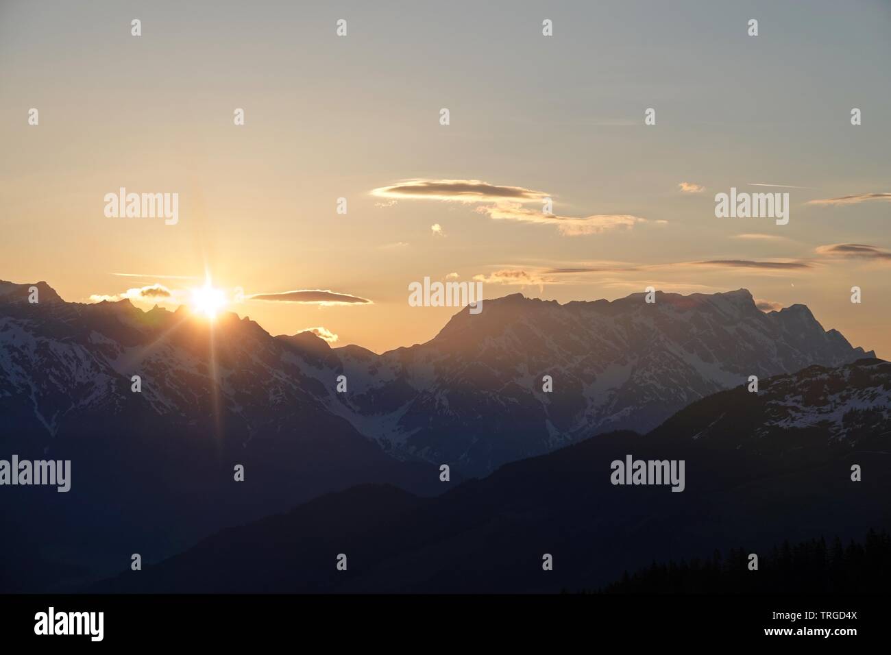 Golden hour in the alps hi-res stock photography and images - Alamy