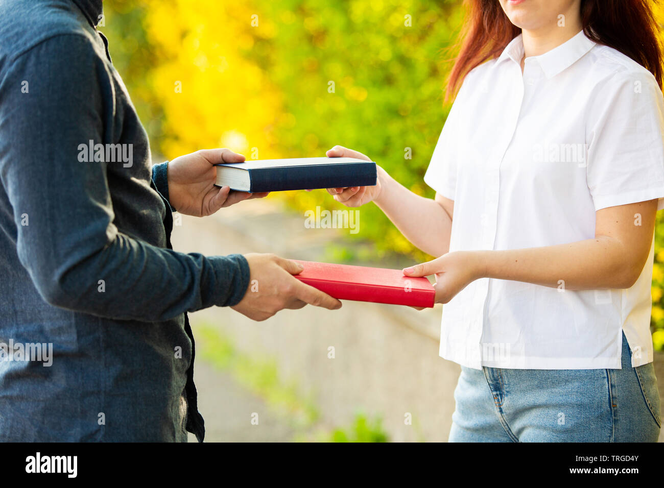 Knowledge sharing hi-res stock photography and images - Alamy