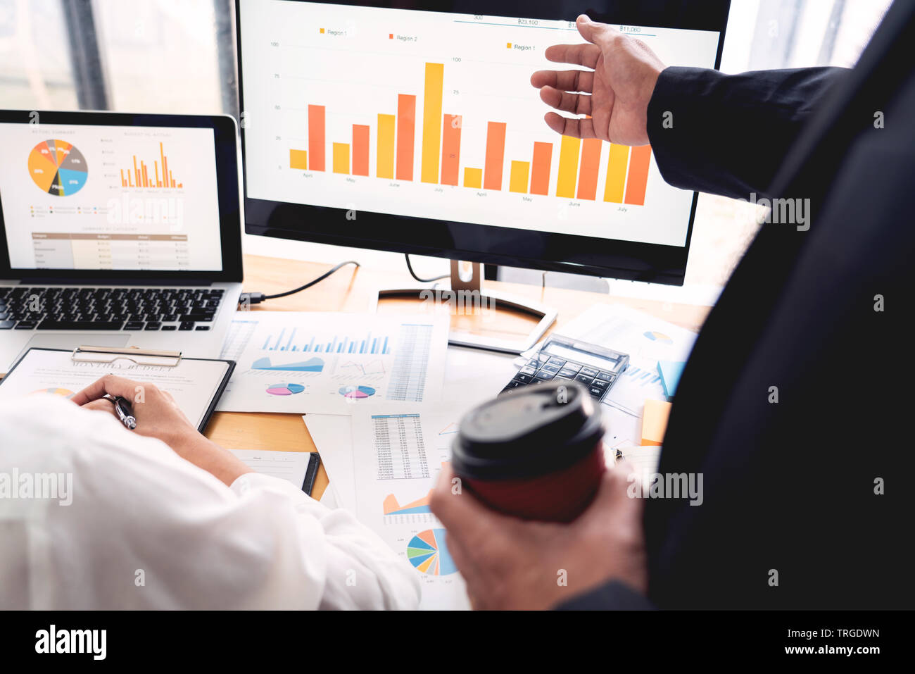 Explaining graph charts hi-res stock photography and images - Alamy