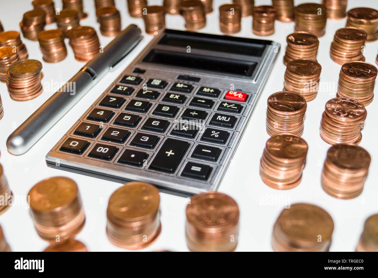 calculating the costs Stock Photo - Alamy