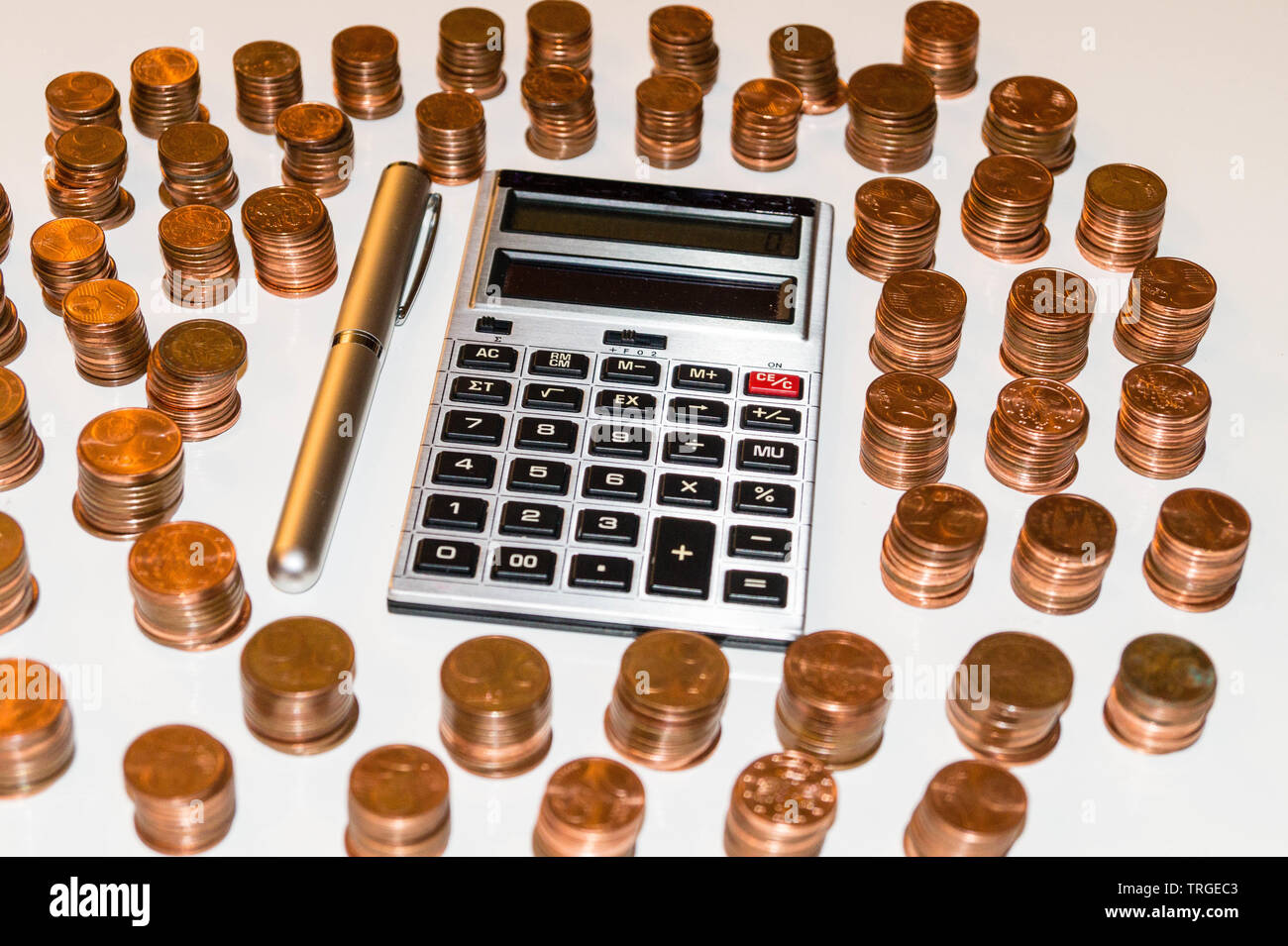 calculating the costs Stock Photo - Alamy