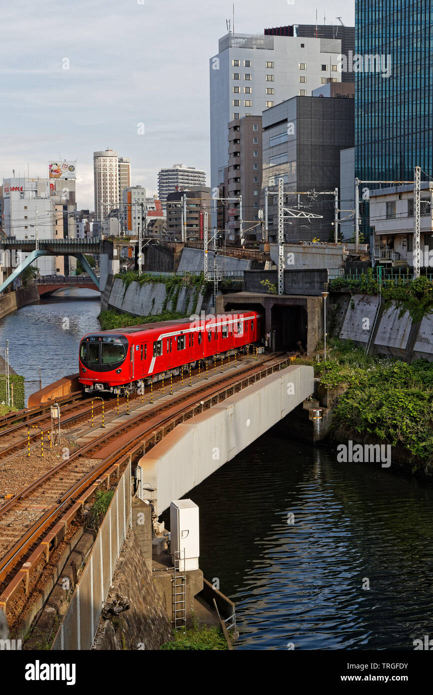 TOKYO, JAPAN, May 15, 2019 : City railway trains crosses in Akihabara ...