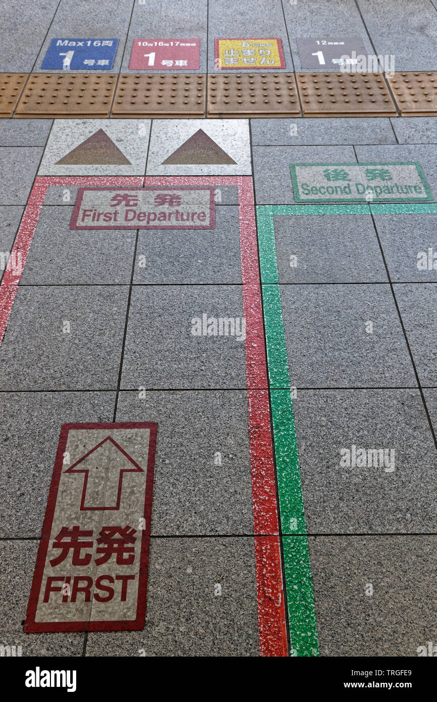 Speed signs for trains hi-res stock photography and images - Alamy