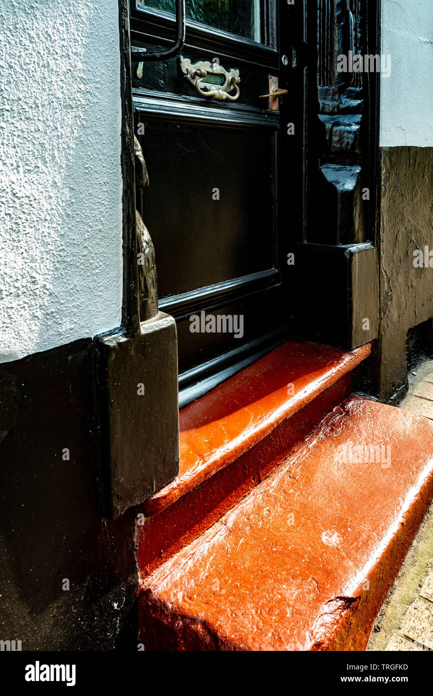 Old door and steps, Dartmouth, England Stock Photo - Alamy