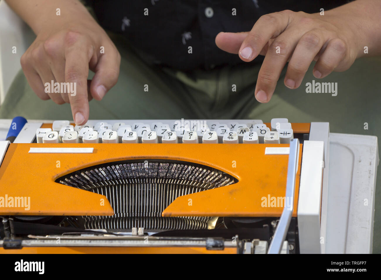 Vintage typing machine hi-res stock photography and images - Alamy